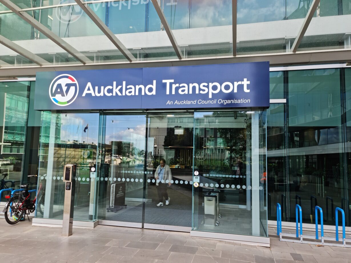 CASE STUDY: AUCKLAND TRANSPORT BOOSTS WORKPLACE PRODUCTIVITY WITH UNIV ...